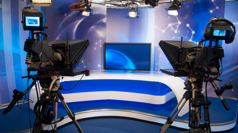 'Fox & Friends' Trio Reveals Secrets of the Curvy Couch | DIRECTV Insider